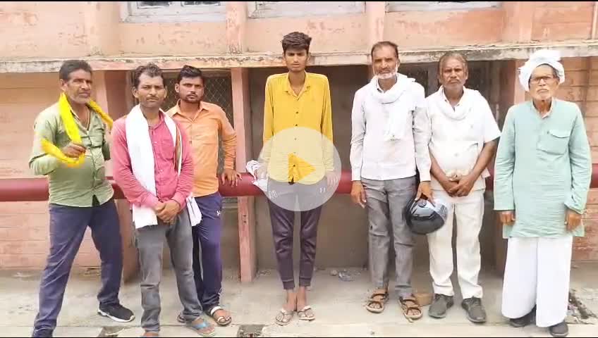 चरखारी: सुरजना गांव में 4 दिन पहले घर से लापता हुए अधेड़ का झाड़ियों ...