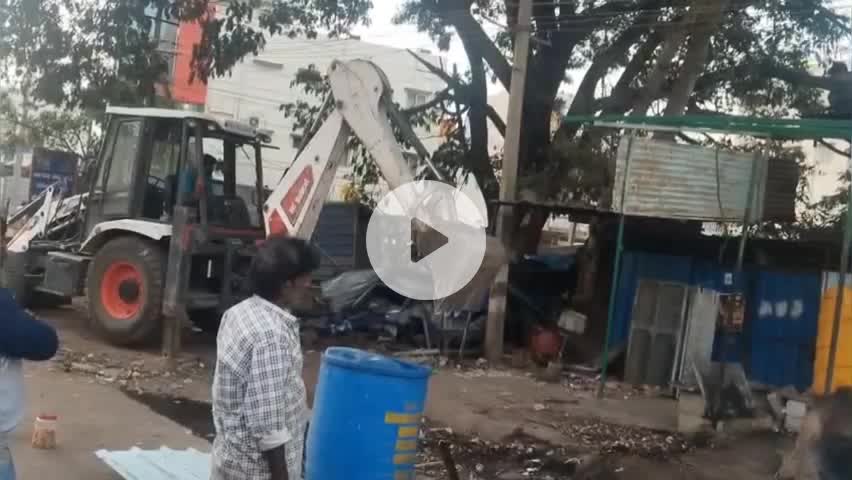 ಚಿತ್ರದುರ್ಗ: ನಗರದಲ್ಲಿ ಜೆಸಿಬಿ ಭರ್ಜರಿ ಸದ್ದು, ಚಳ್ಳಕೆರೆ ಕೇಟ್ ಬಳಿ ಗೂಡಂಗಡಿಗಳು ...