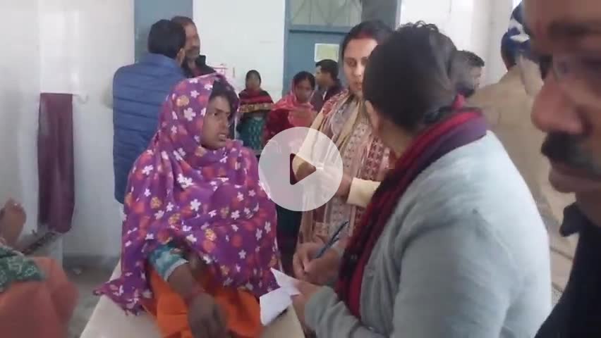 मधुपुर: मधुपुर के लालगढ़ मोहल्ले में काली मंदिर जीर्णोद्धार को लेकर दो ...