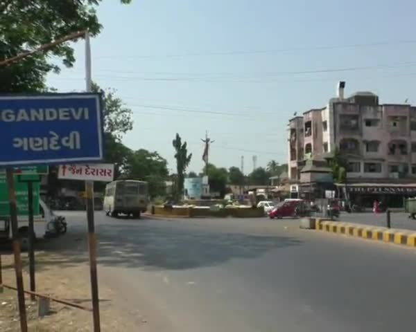 Gandevi, Navsari : ગણદેવી: સ્મશાન ભૂમિ ચાર રસ્તા ખાતેથી દારૂના નશામાં ...