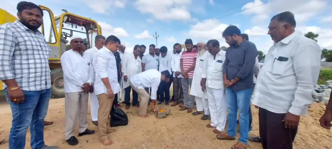 Makthal, Narayanpet : మఖ్తల్: పట్టణంలో సిసి రోడ్డు పనులకు భూమిపూజ చేసిన ...