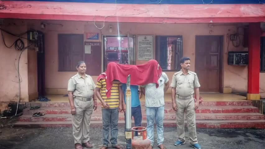 Anugul, Angul : ଅନୁଗୋଳ: ନୂଆହୋତା ଅଞ୍ଚଳରରୁ ବୋରୱେଲ ପମ୍ପ ଓ ଗ୍ୟାସ୍ ଚୁଲି ଚୋରି ...