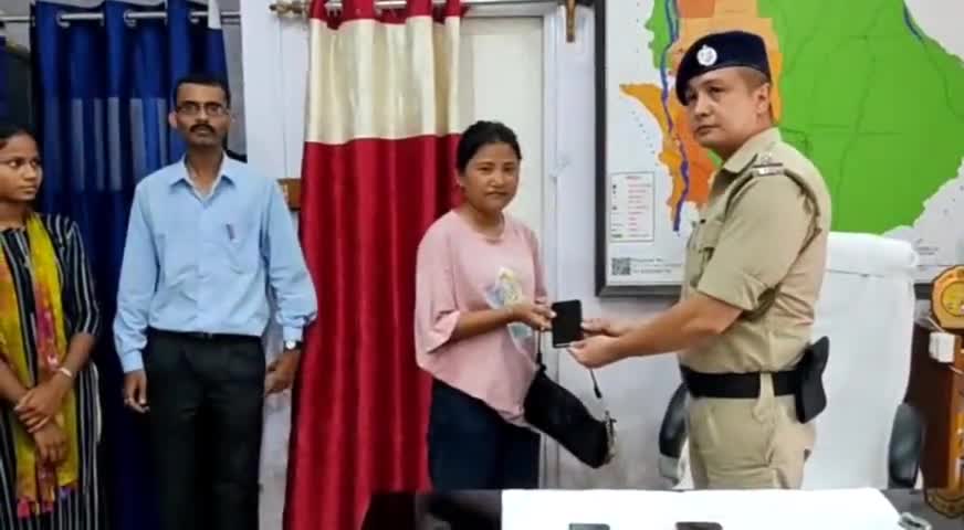 Kalchini, Alipurduar : কালচিনি: হারিয়ে যাওয়া ৩ টি মোবাইল ফোন উদ্ধার ...