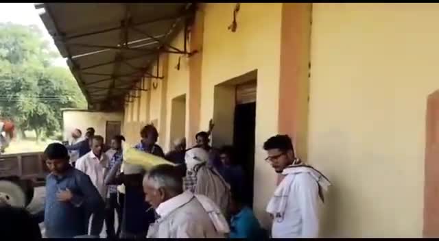 Amanganj, Panna : अमानगंज: क्षेत्र के खाद्य वितरण केंद्र पर नोडल ...