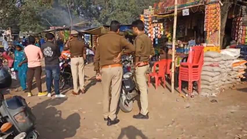 Maudaha, Hamirpur : मौदहा: बड़ा चौराहा में स्कूटी की डिग्गी से गायब हुए ...