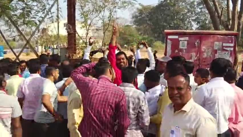 Karvir, Kolhapur : करवीर: निवडणूक निकालानंतर रमणमळा मतमोजणी केंद्रांवर ...