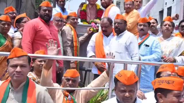 Tumsar, Bhandara : तुमसर: शहरातील बोसनगर येथे रहदारीस अडथळा निर्माण ...