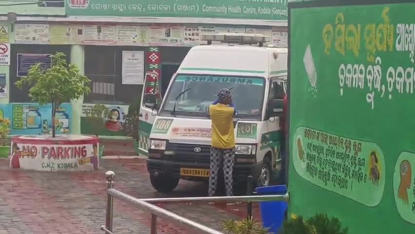 Kodala, Ganjam : କୋଦଳା: କୁମୁଟି ସାହି ରାସ୍ତାରେ ବାଇକ ଦୁର୍ଘଟଣାରେ ଶିଶୁ କନ୍ୟା ...