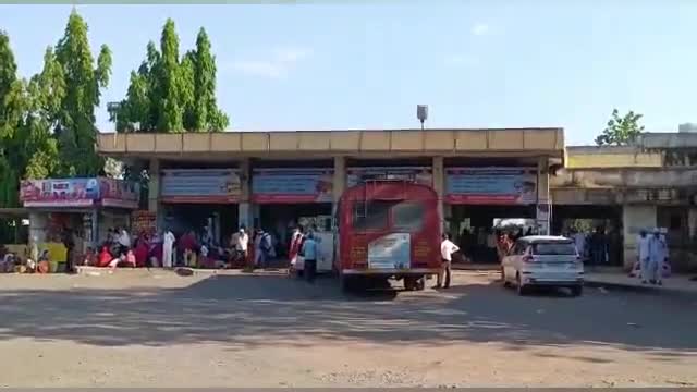 Malkapur, Buldhana : मलकापूर: शहरातील कोलते कॉलेज जवळ बस थांबवण्याच्या ...