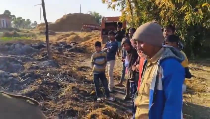 Rafiganj, Aurangabad : रफीगंज: पाठक बिगहा गांव में धान के पुआल में लगी ...