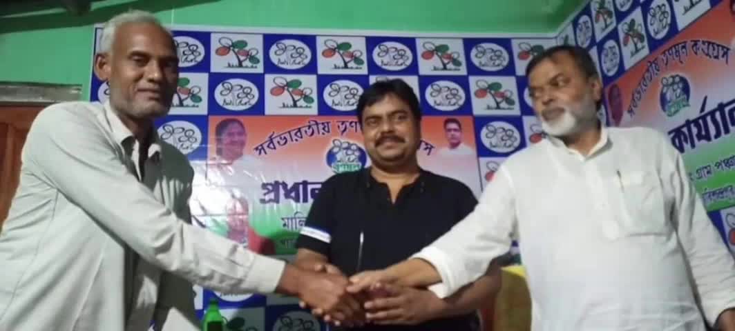 Harischandrapur 2, Maldah : হরিশ্চন্দ্রপুর ২: মালিওরে তৃণমূল কার্যালয়ে ...