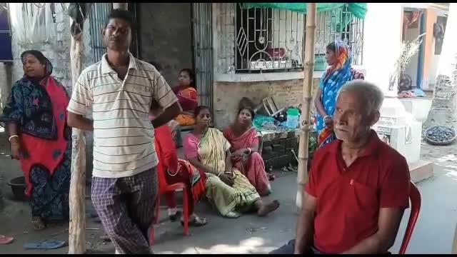 Hasnabad, North Twenty Four Parganas : হাসনাবাদ: ইছামতীর চরে বালি কটতে ...