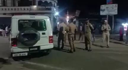 Nanpara, Bahraich : नानपारा: नगर में पुलिस ने किया पैदल गस्त जनमानस को ...