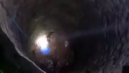 Gumla, Gumla : गुमला: डीएसपी रोड में 25 फीट सूखे कुएं में गिरा कुत्ता ...