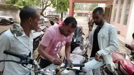 Koderma, Kodarma : कोडरमा: झुमरीतिलैया शहर के झंडा चौक के समीप खरीदारी ...